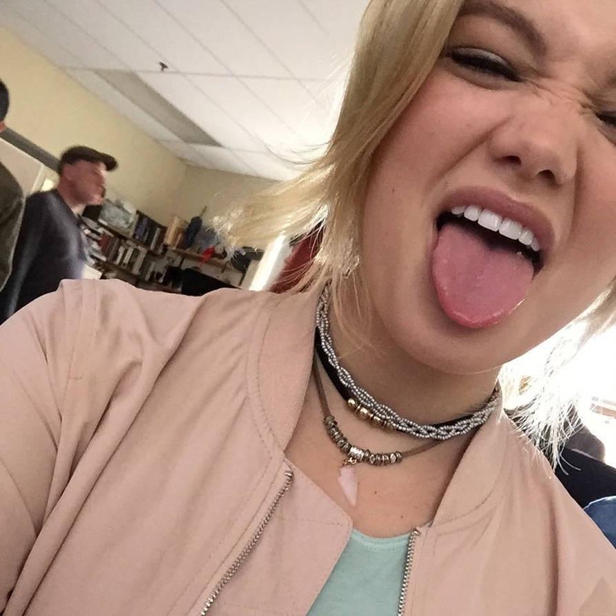 Olivia Holt Scrolller