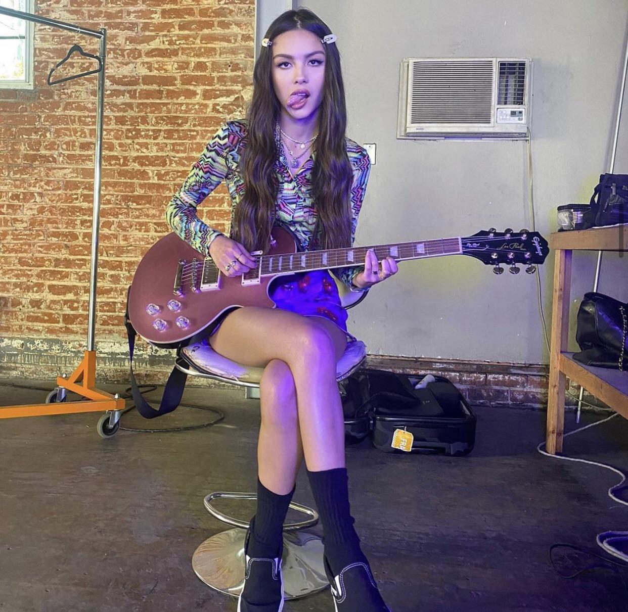 Olivia Rodrigo Is Barely Legal Hottie Scrolller