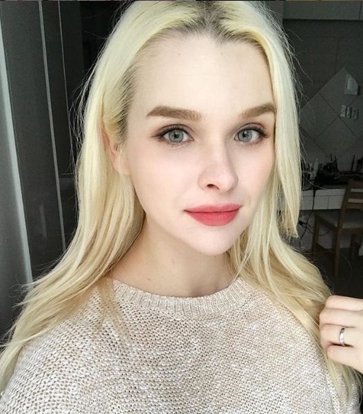 Olivka Lee | Scrolller