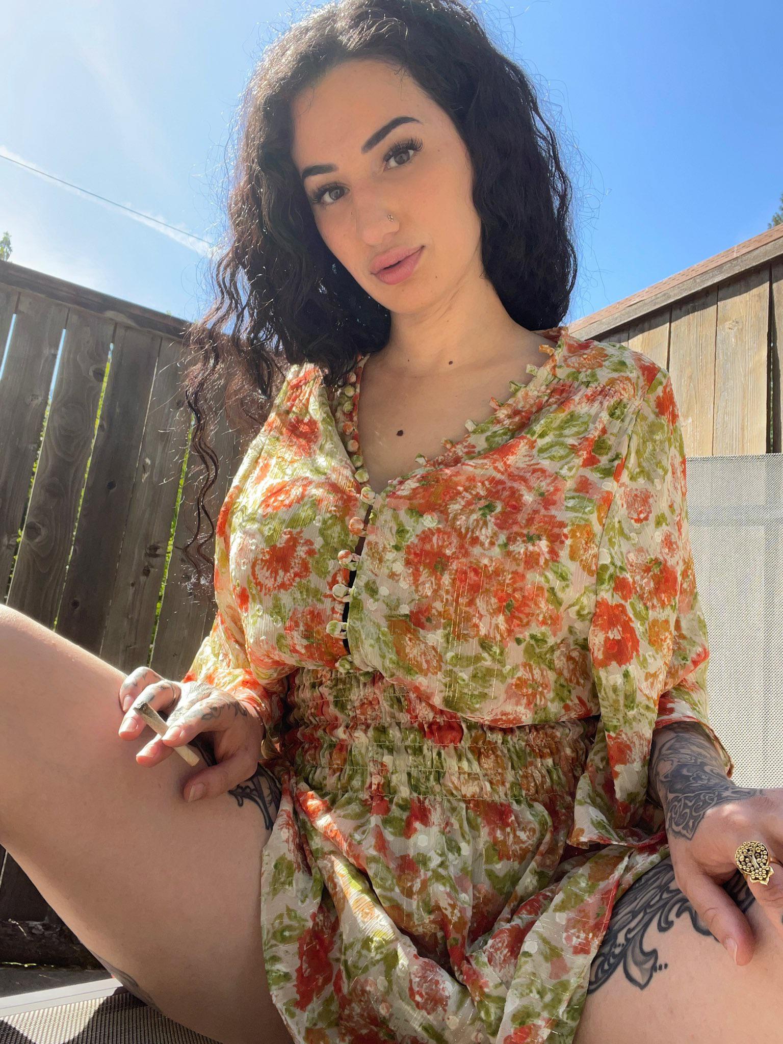 OnlyFans.com/ArabelleRaphael | Scrolller