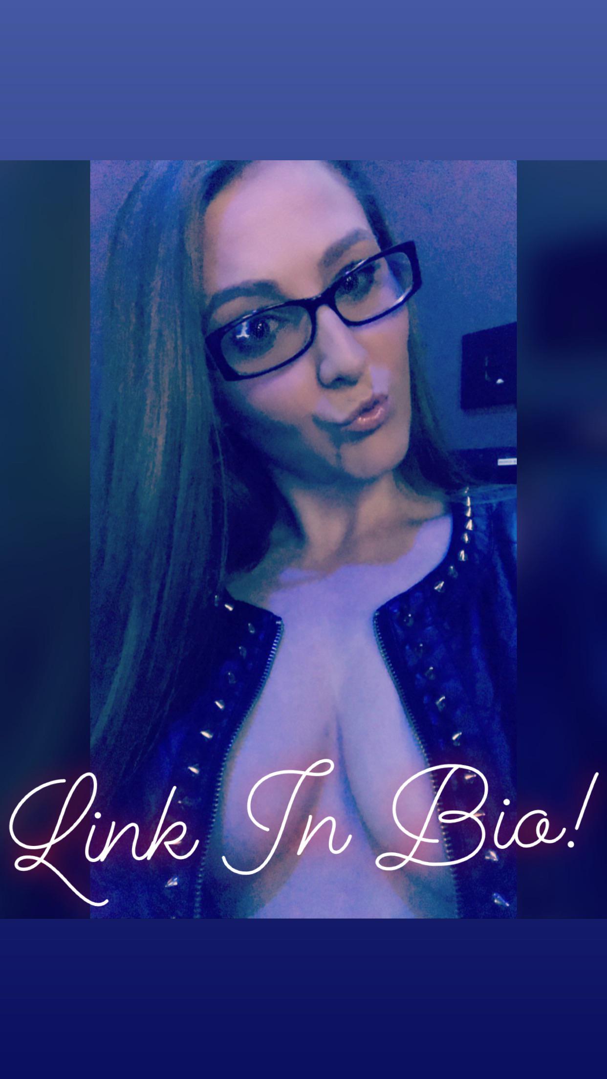 OnlyFans Link in Bio! | Scrolller