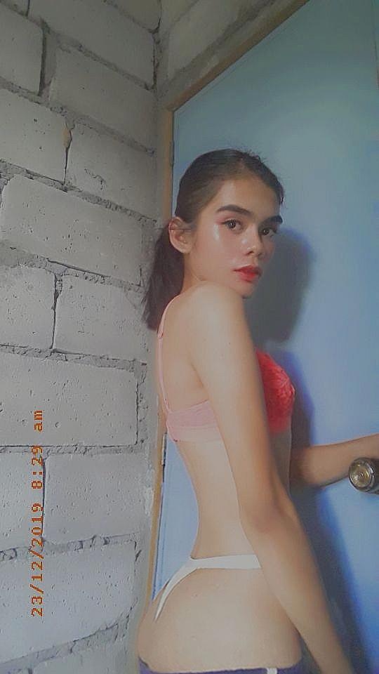 Opening the door | Scrolller