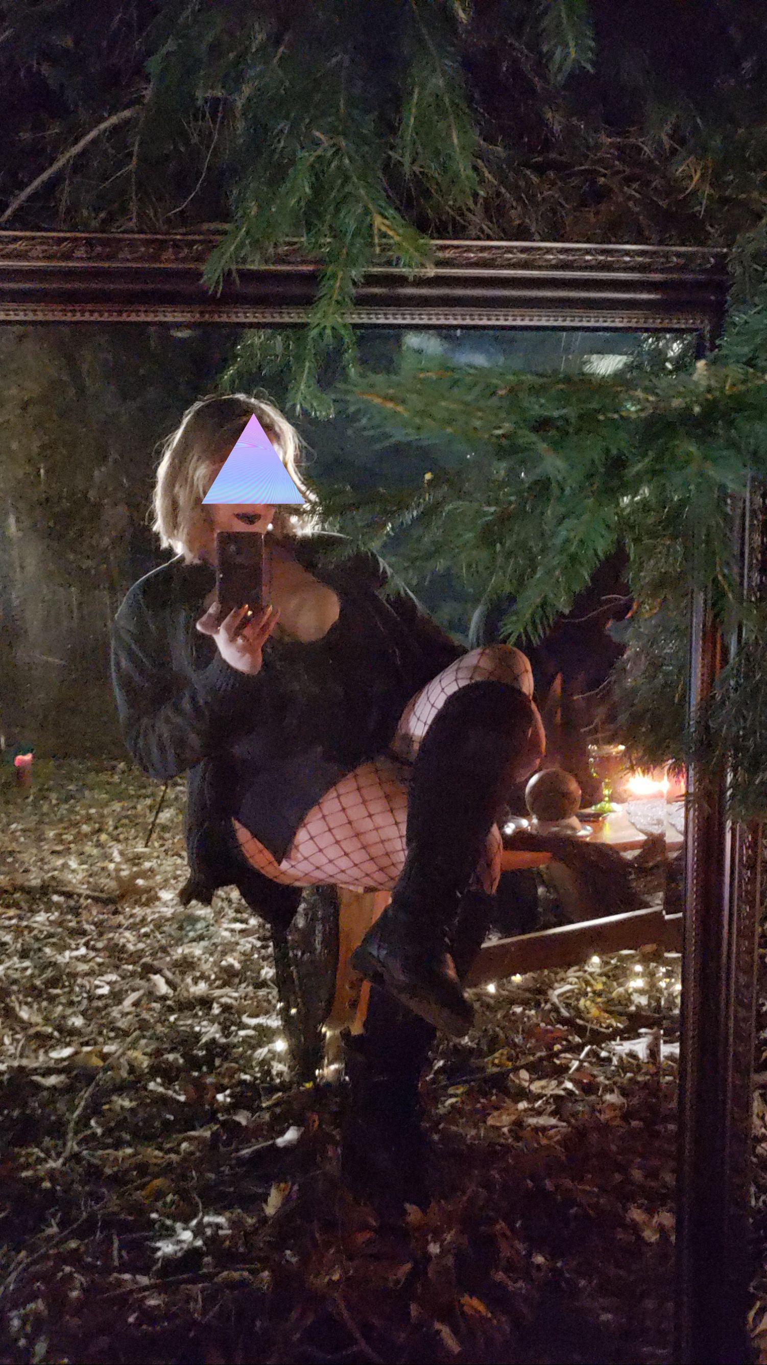 Out casting spells 🐈‍⬛🐈‍⬛🐈‍⬛ | Scrolller