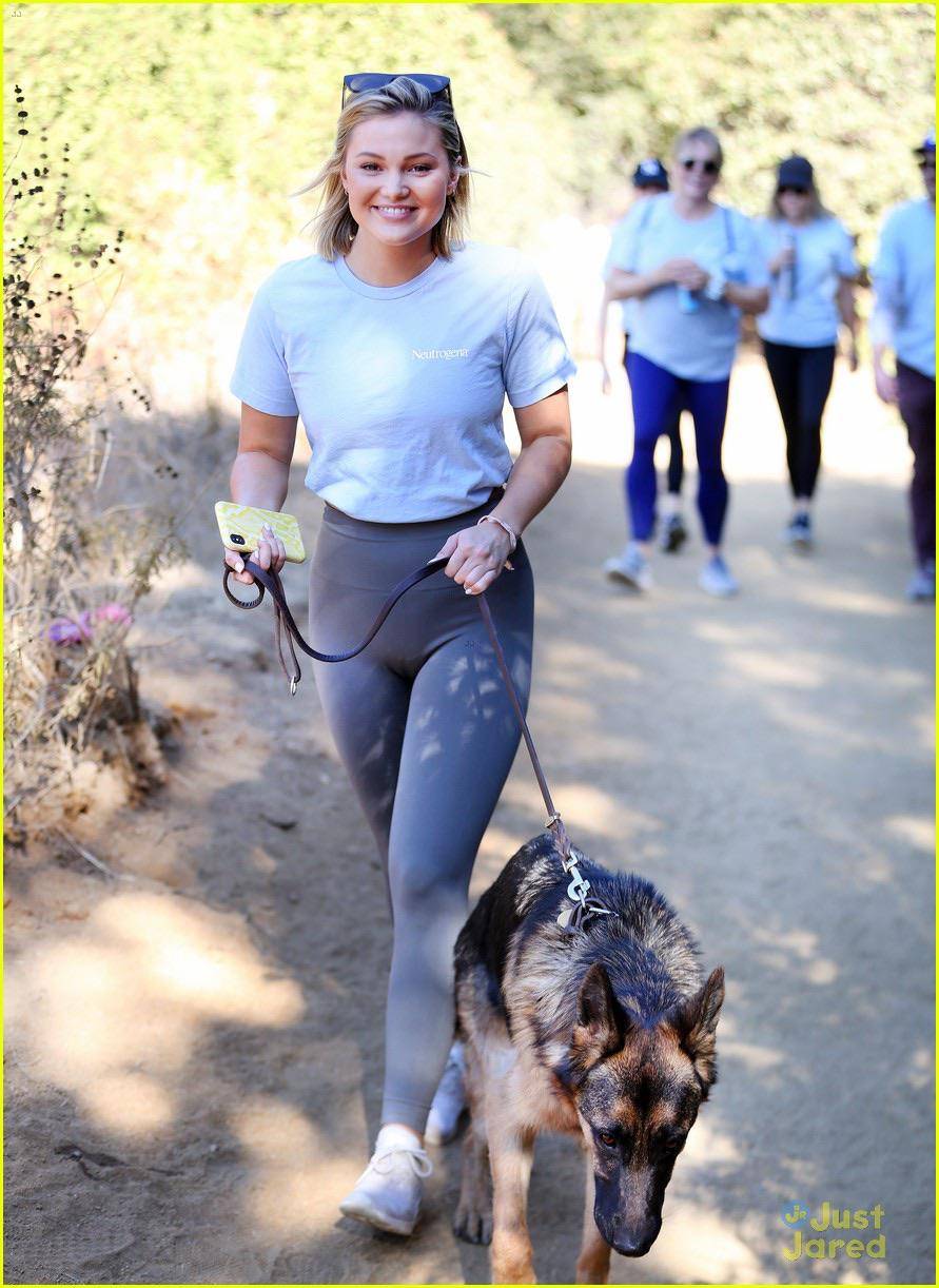 Olivia Holt Scrolller