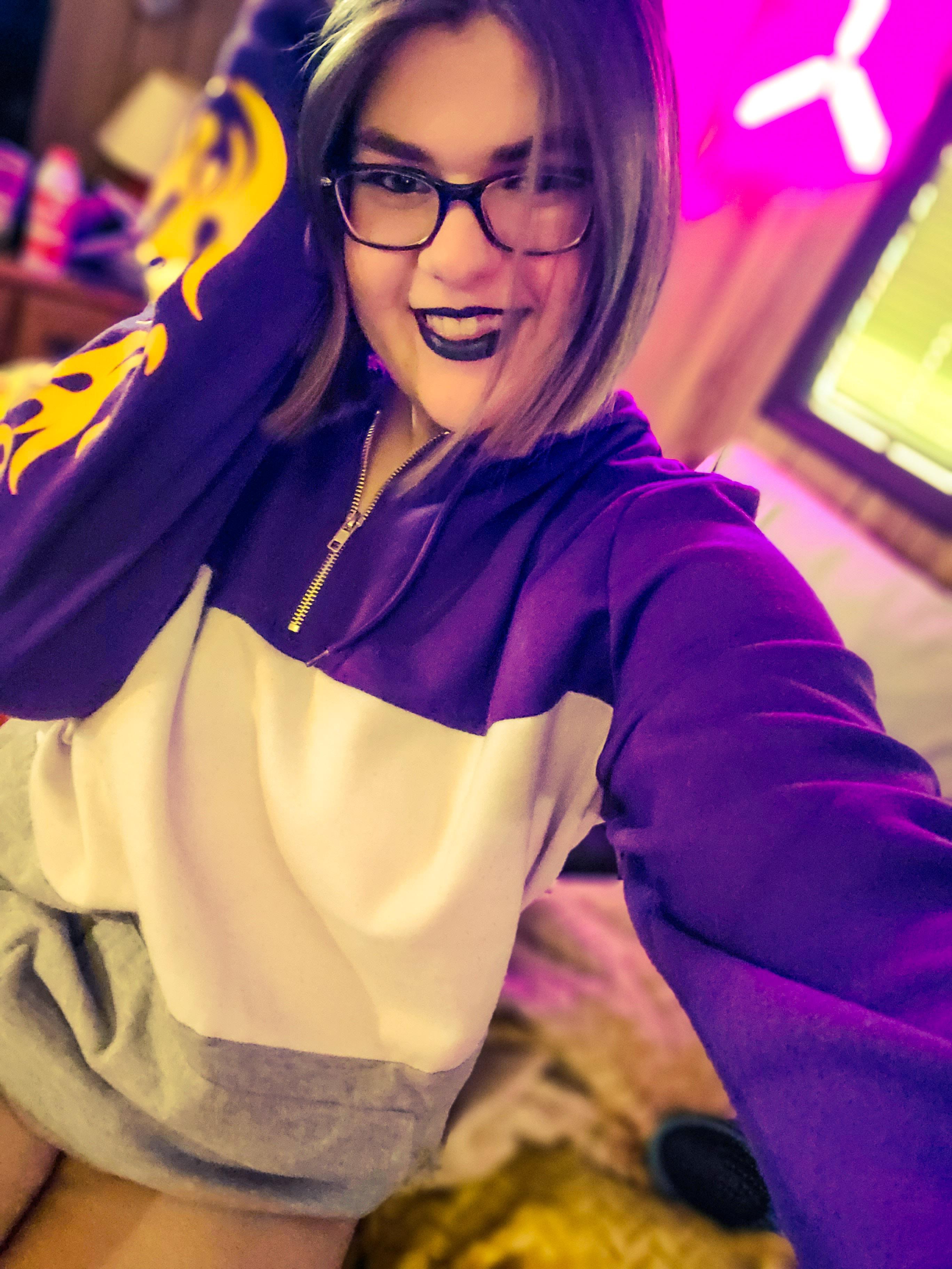 Oversized hoodie + glasses = comfort 💕 | Scrolller