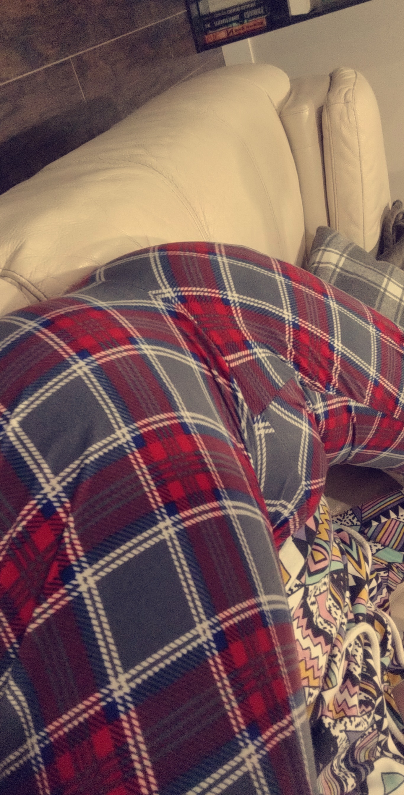 Pajama Bulge 🤭 Scrolller