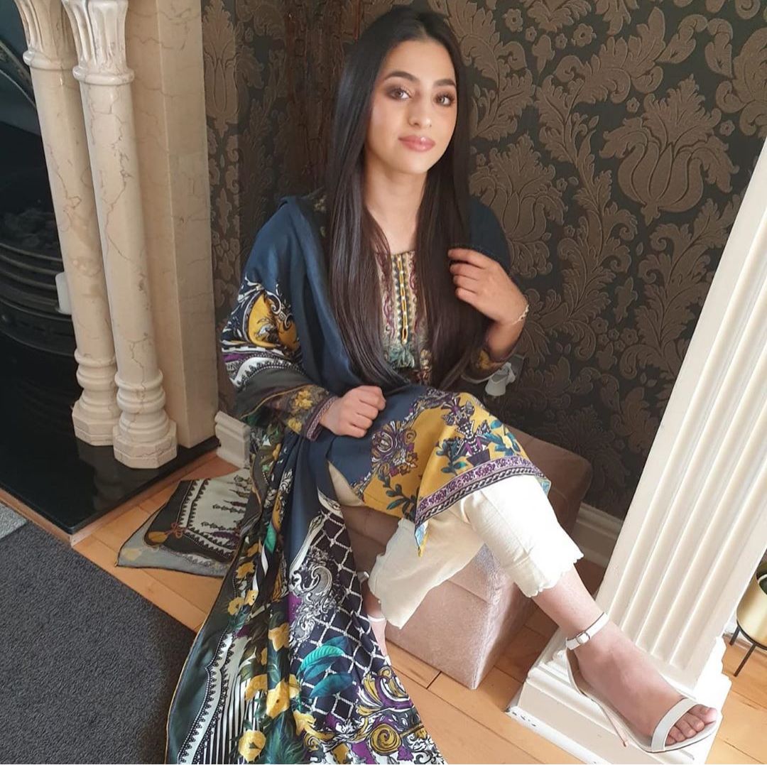 Pakistani feet in heels | Scrolller