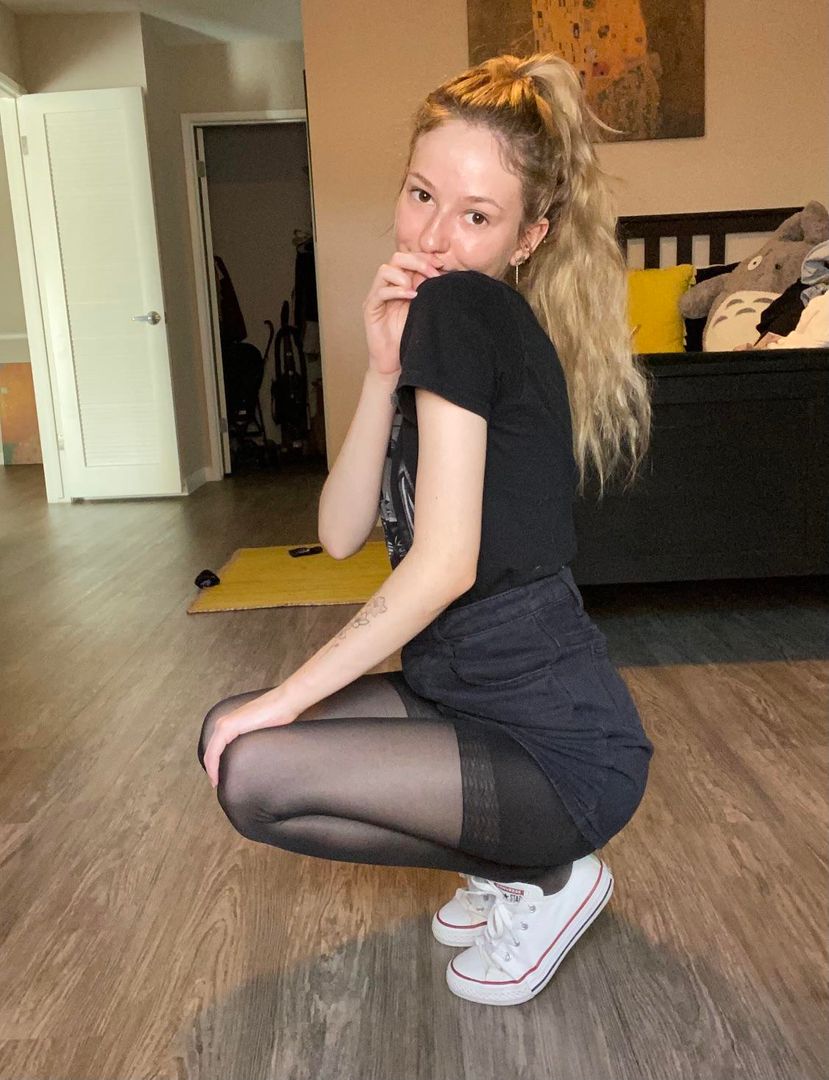 Pantyhose_princess99😘😘😘 Check her out on Insta!!! | Scrolller