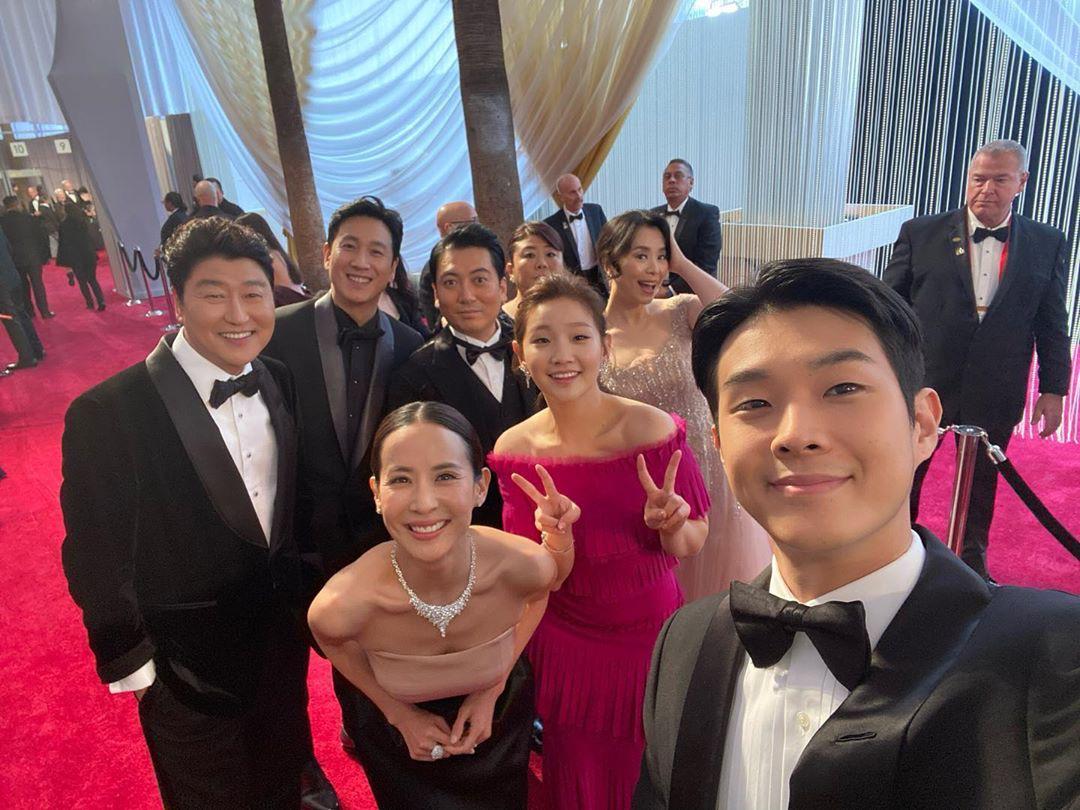 Park So Dam at the 2020 Oscars with the Parasite cast | Scrolller