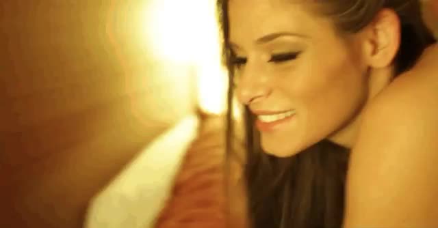 Passionate kiss | Scrolller