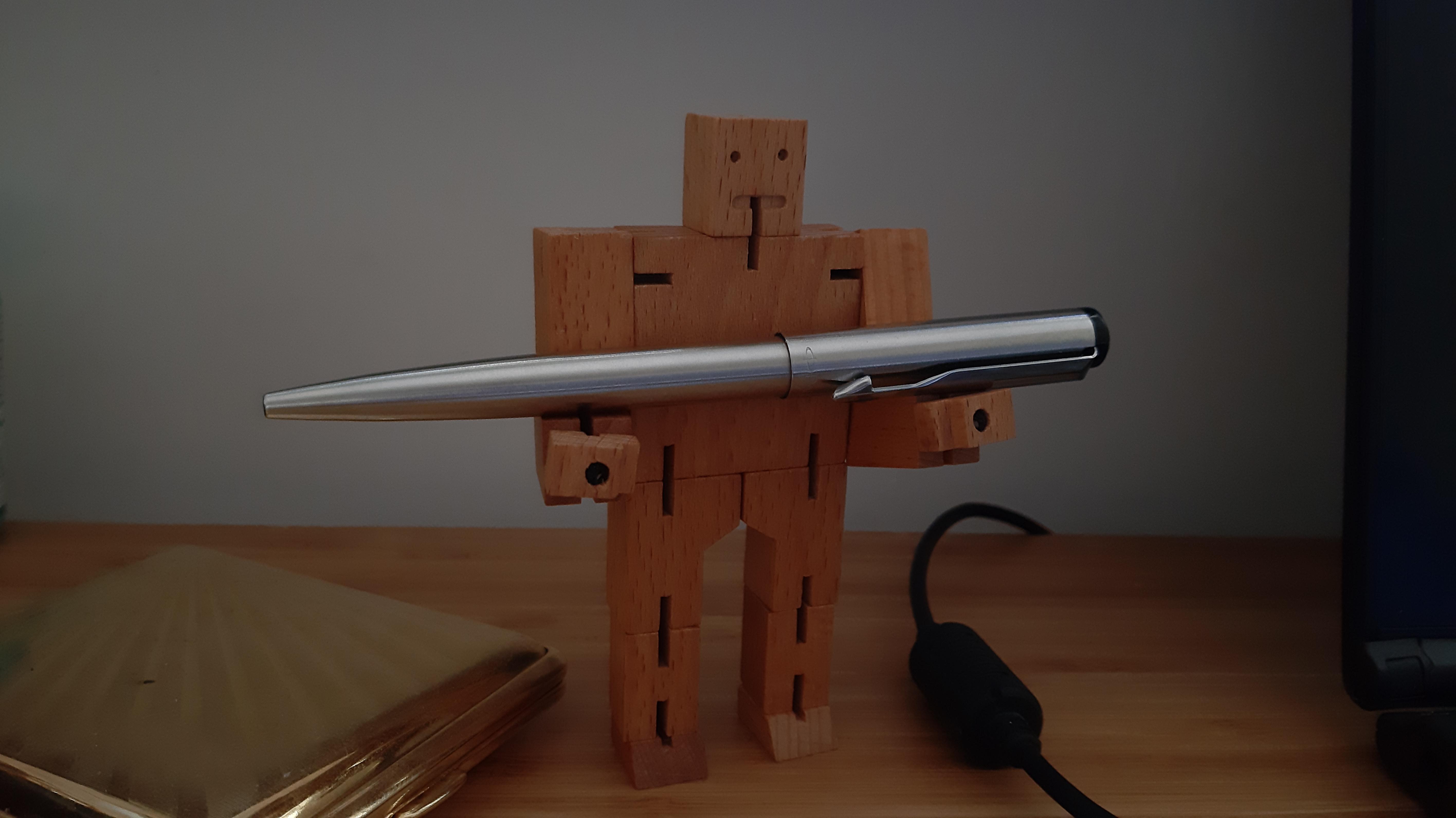 pen holder | Scrolller