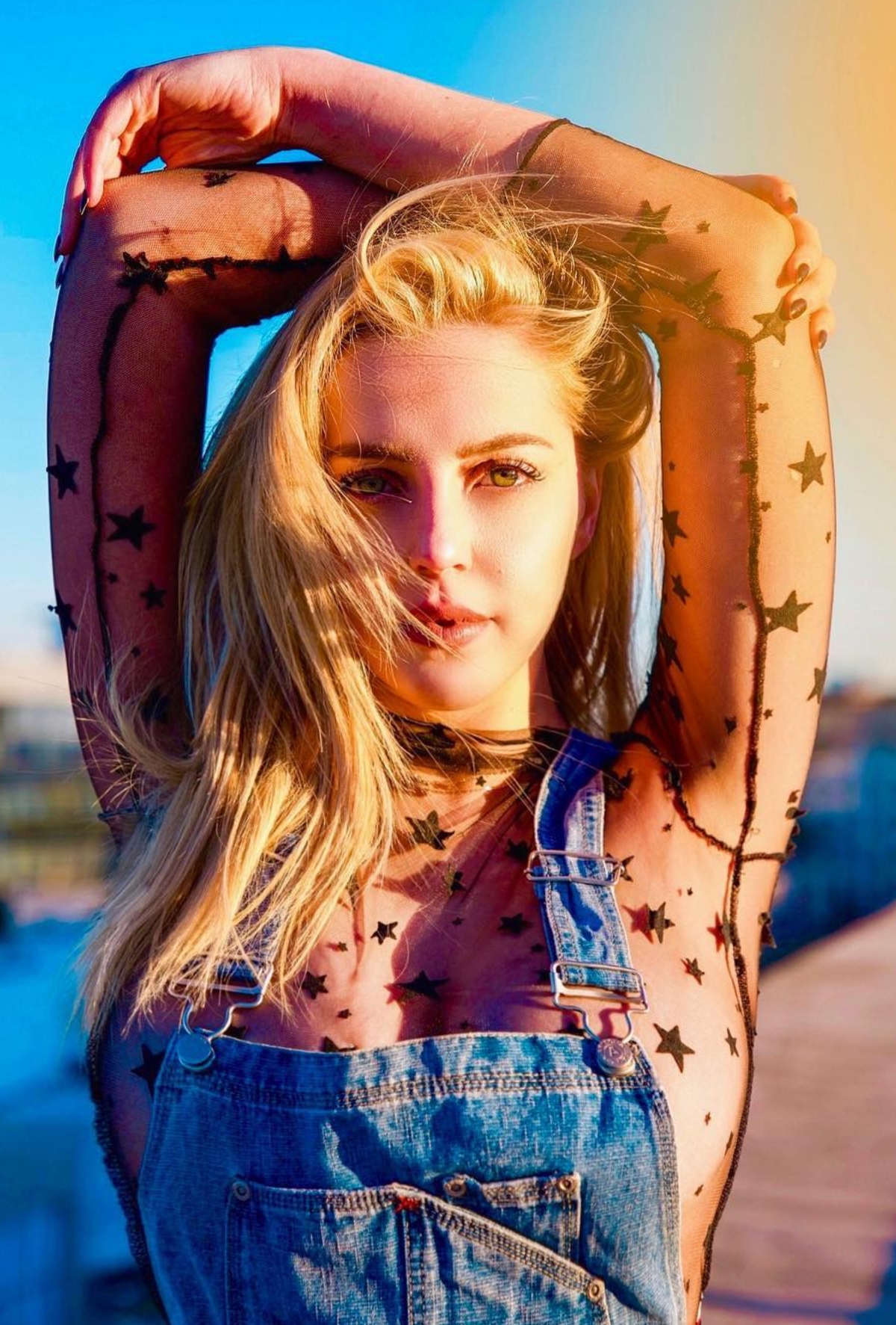 Perfect button placement. | Scrolller