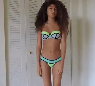 Perfect Ebony Swimsuit Booty (II) | Scrolller