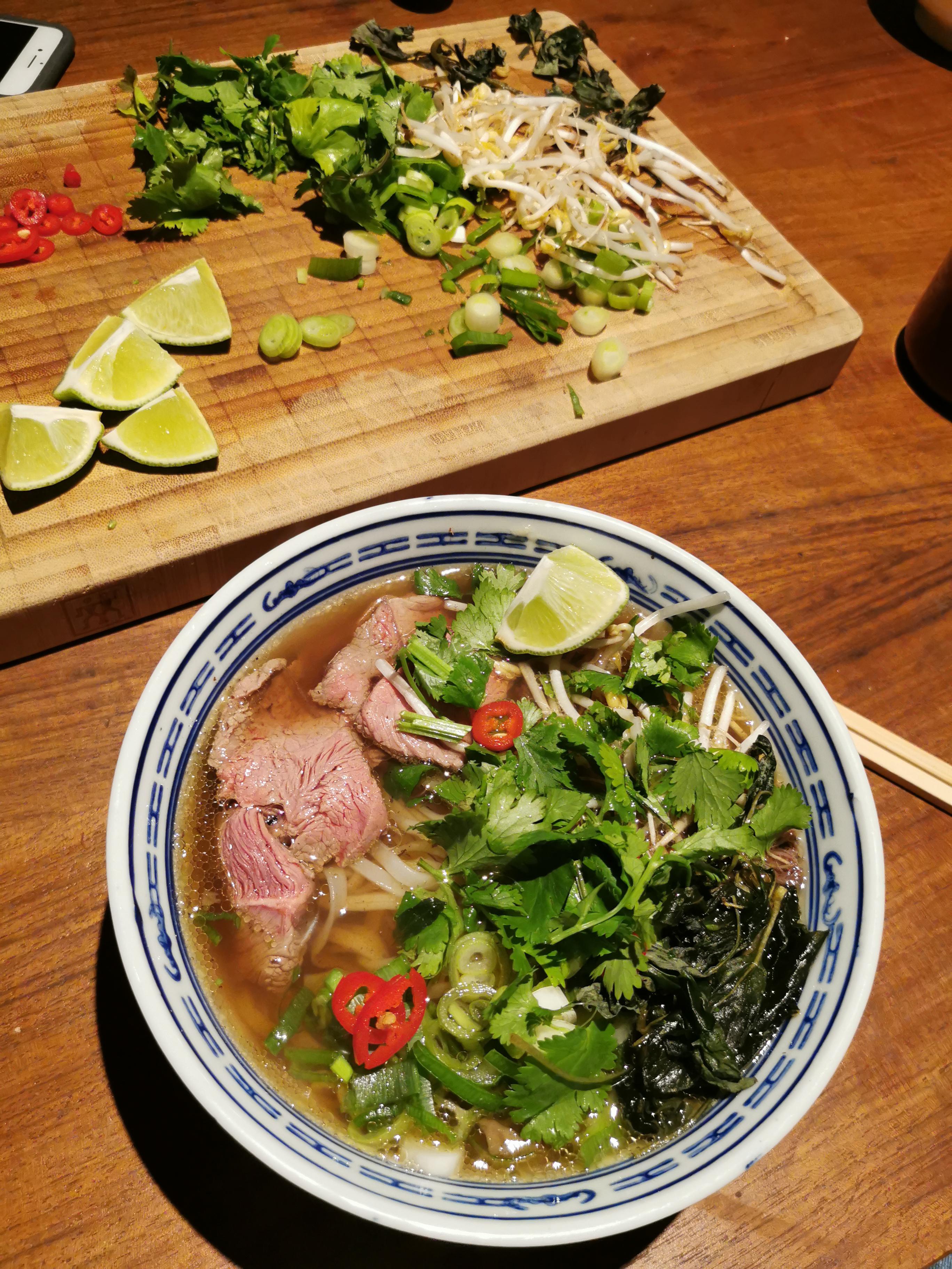 Pho Bo mit viel Koriander | Scrolller