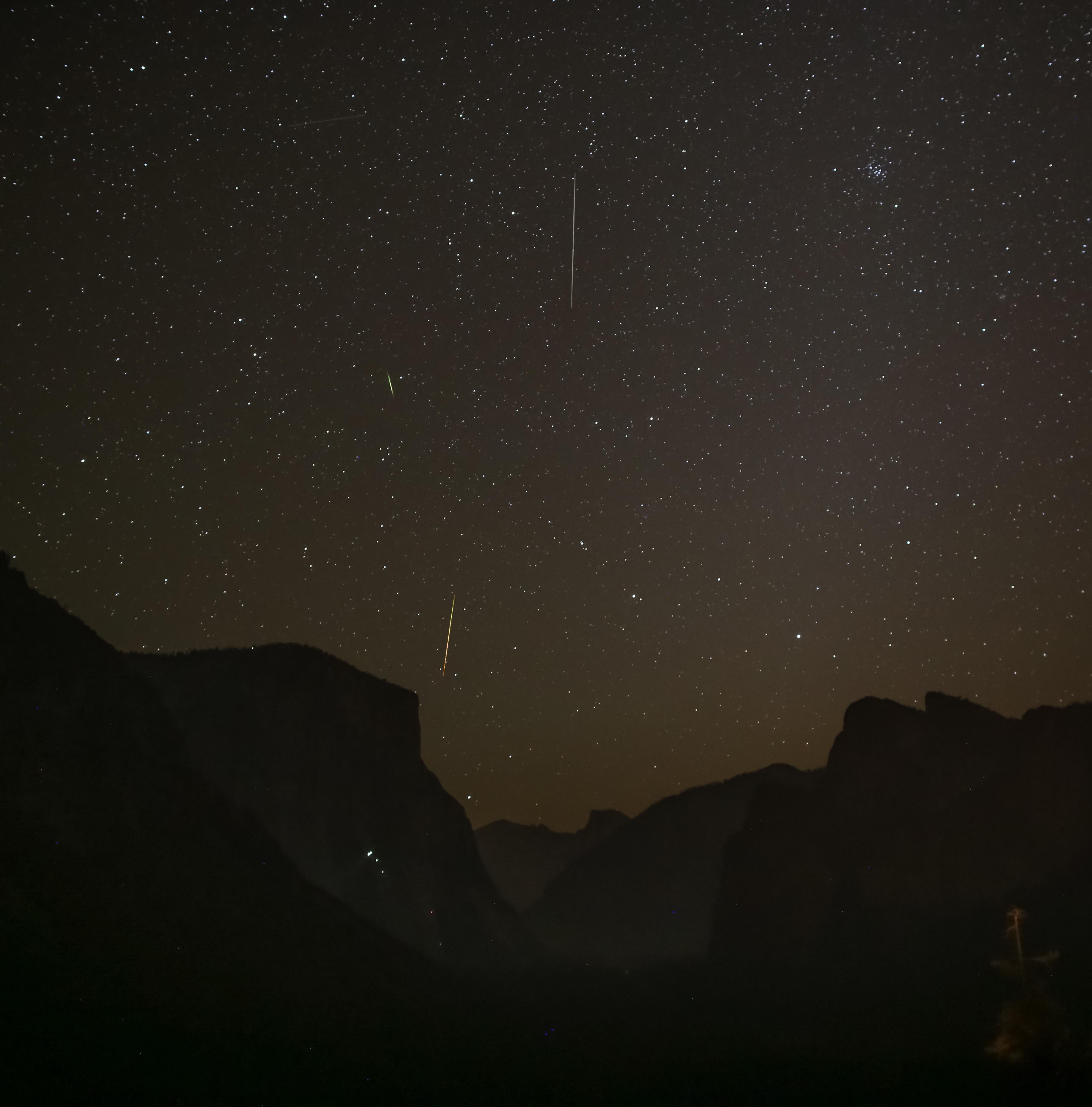 Photographed the Draconids Meteor Shower in Yosemite National Park over Tunnel View! | Scrolller