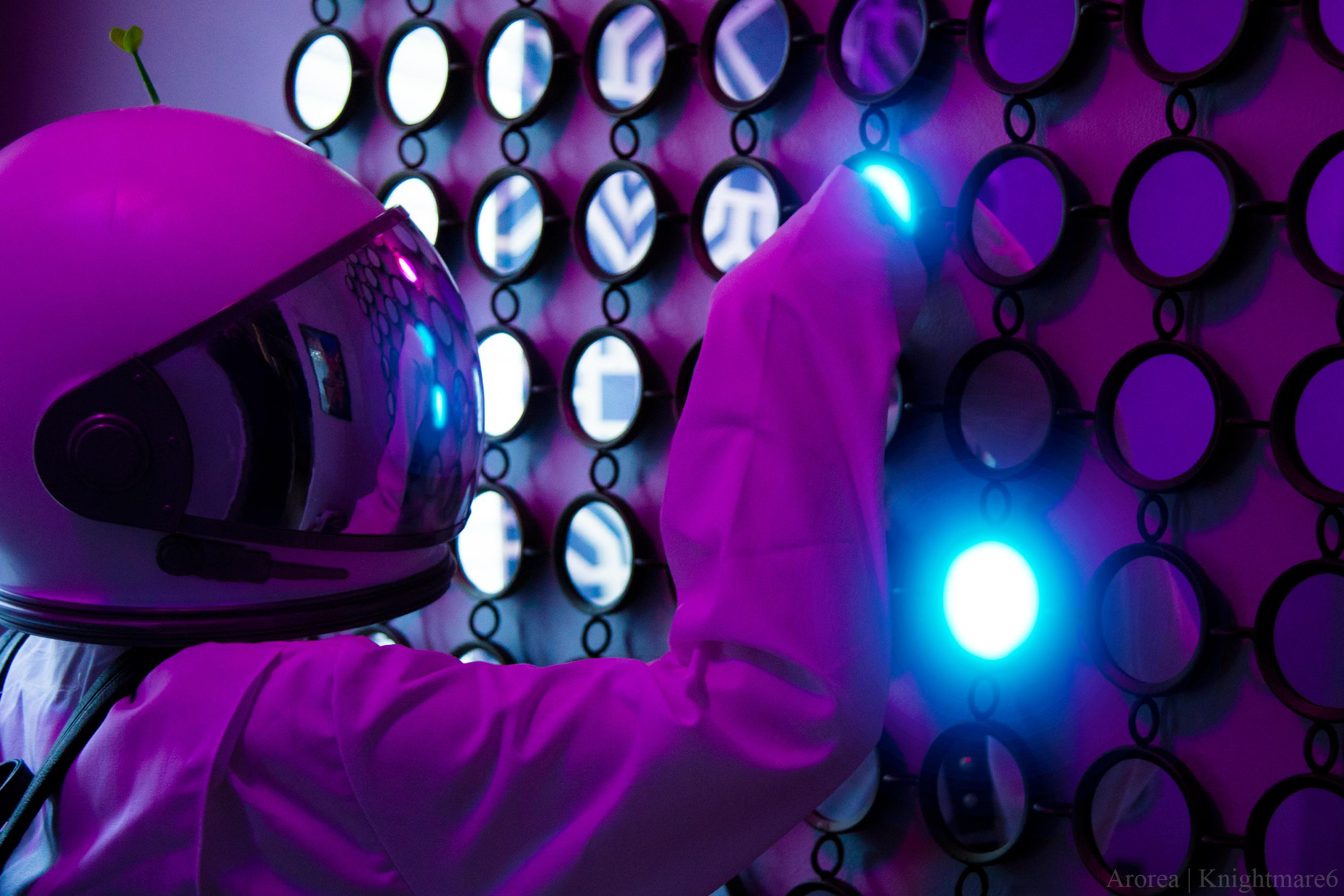 [Photographer] White Crewmate cosplay by Arorea (Among Us) | Scrolller