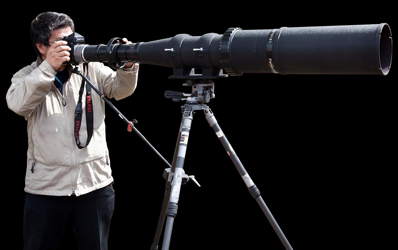 Photographer with ridiculously long telephoto lens | Scrolller