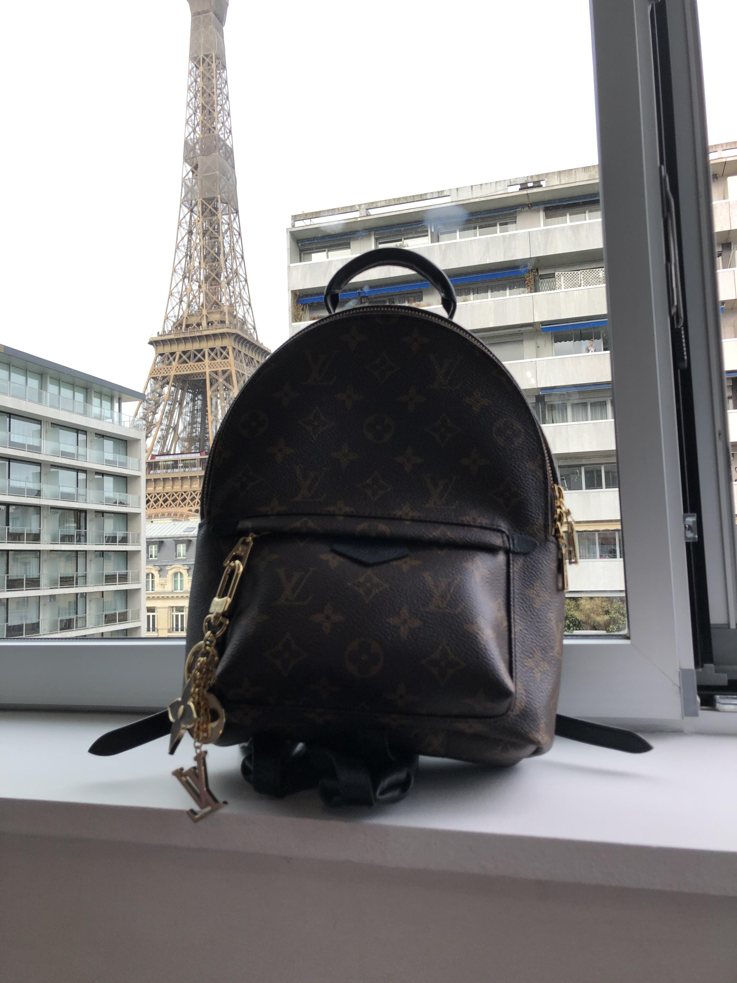 Pickups in Paris :,) | Scrolller