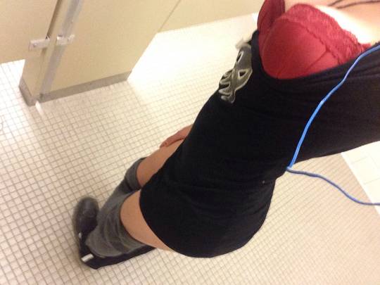 Pierced my lip last weekend (inverted lebret) | Scrolller