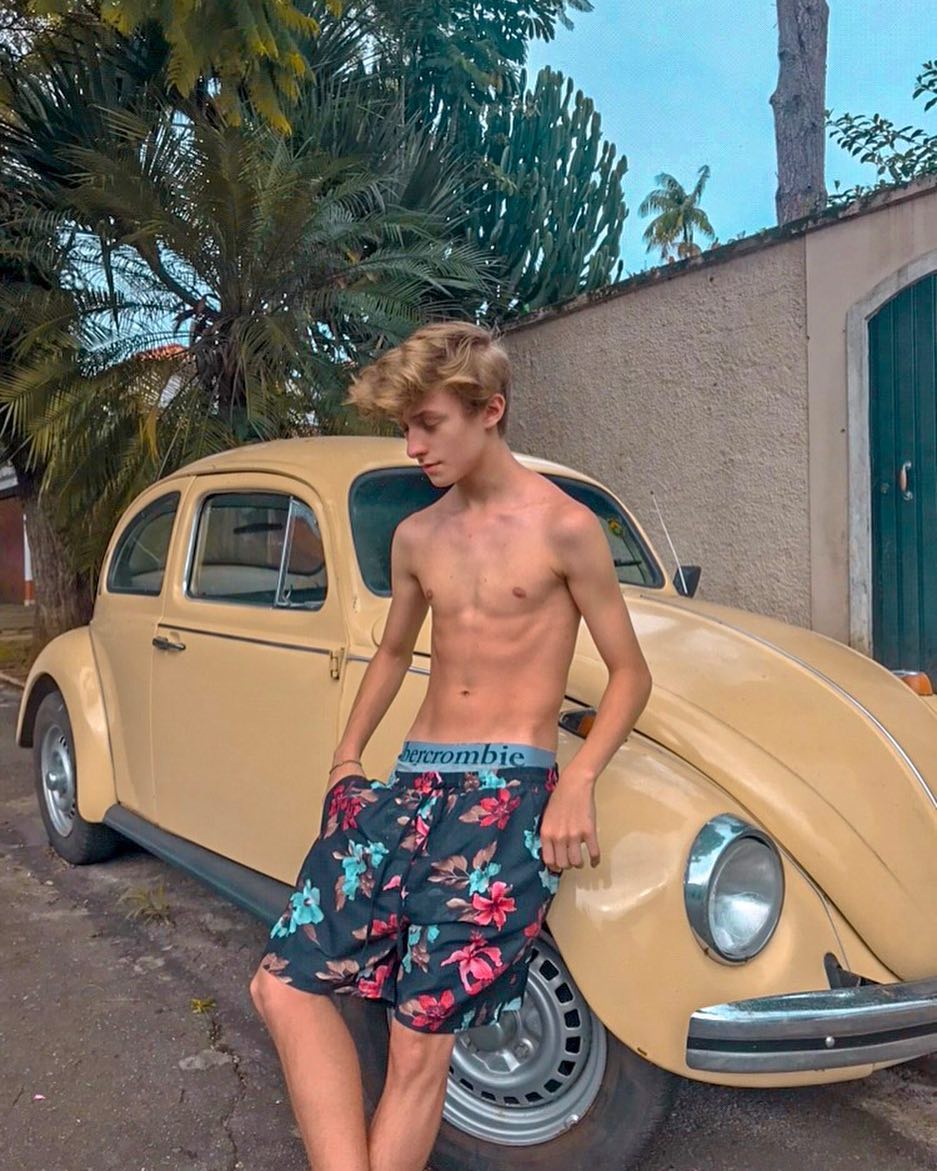 Pietro Vilani (@pietrovilani) [SHIRTLESS] | Scrolller