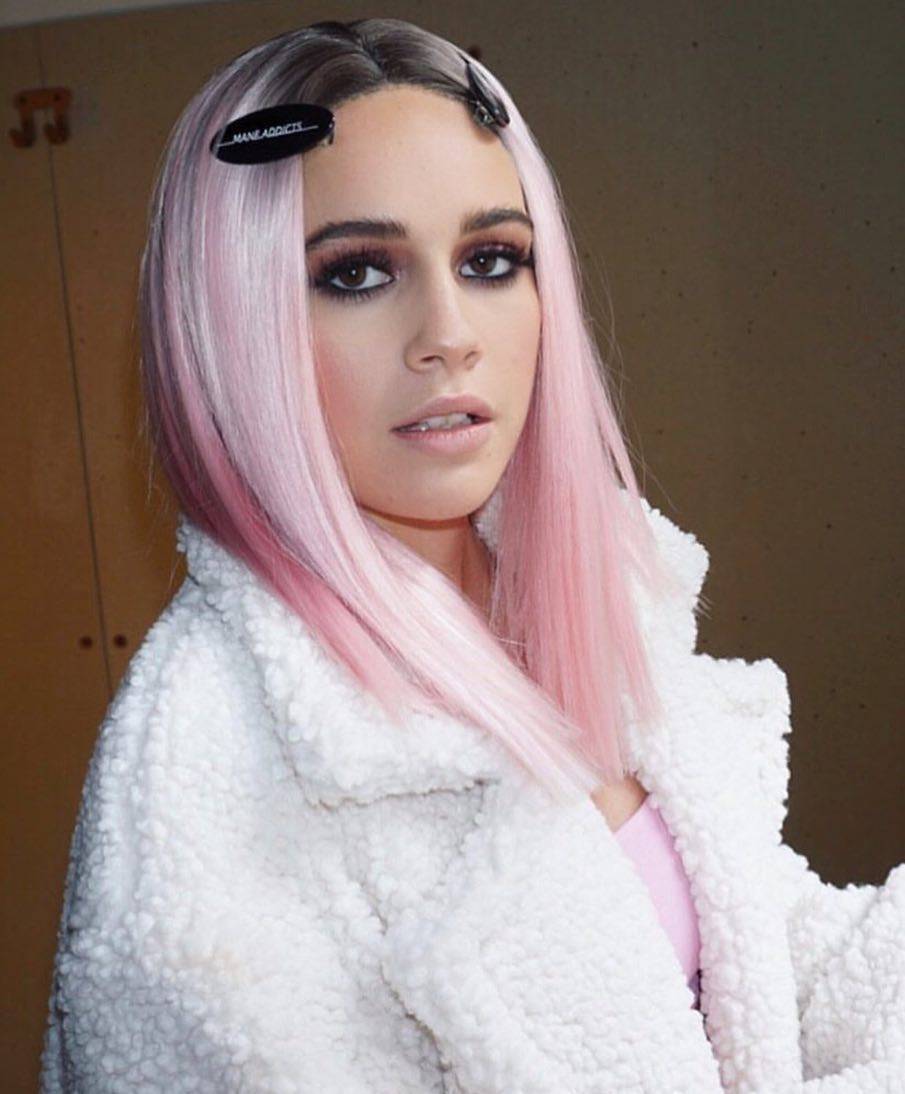 Pink Hair | Scrolller