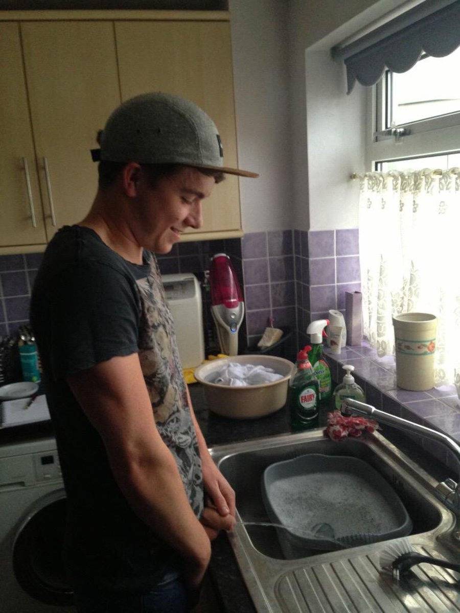 Pissing in the sink for some reason | Scrolller