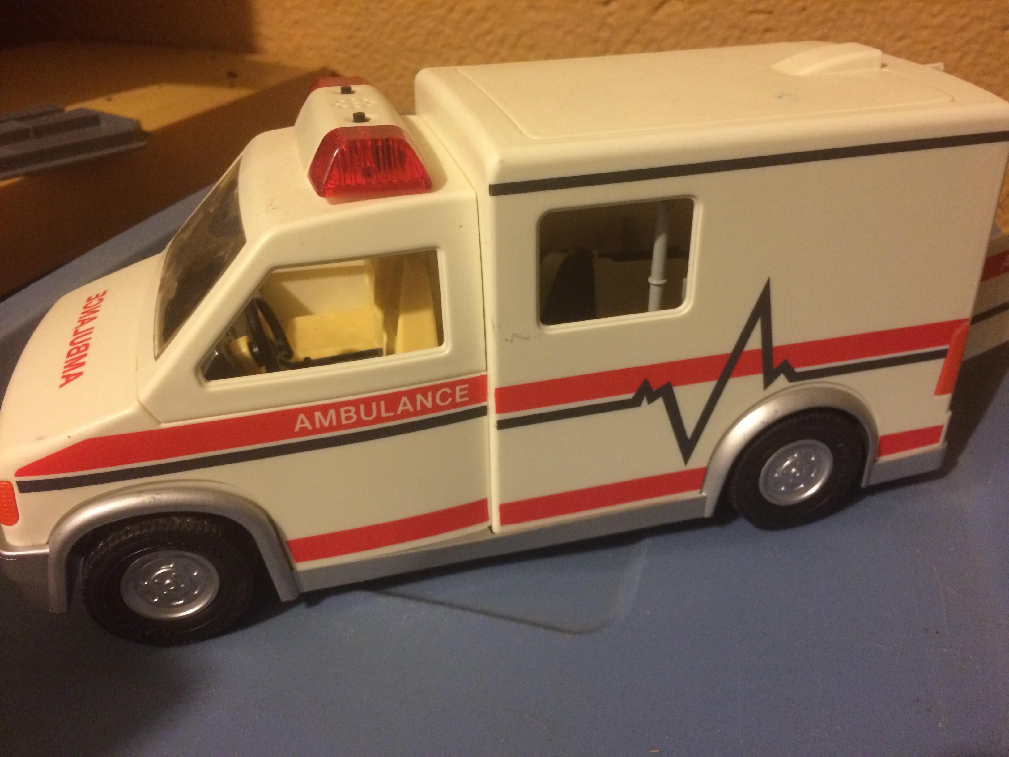 Playmobil ambulance | Scrolller