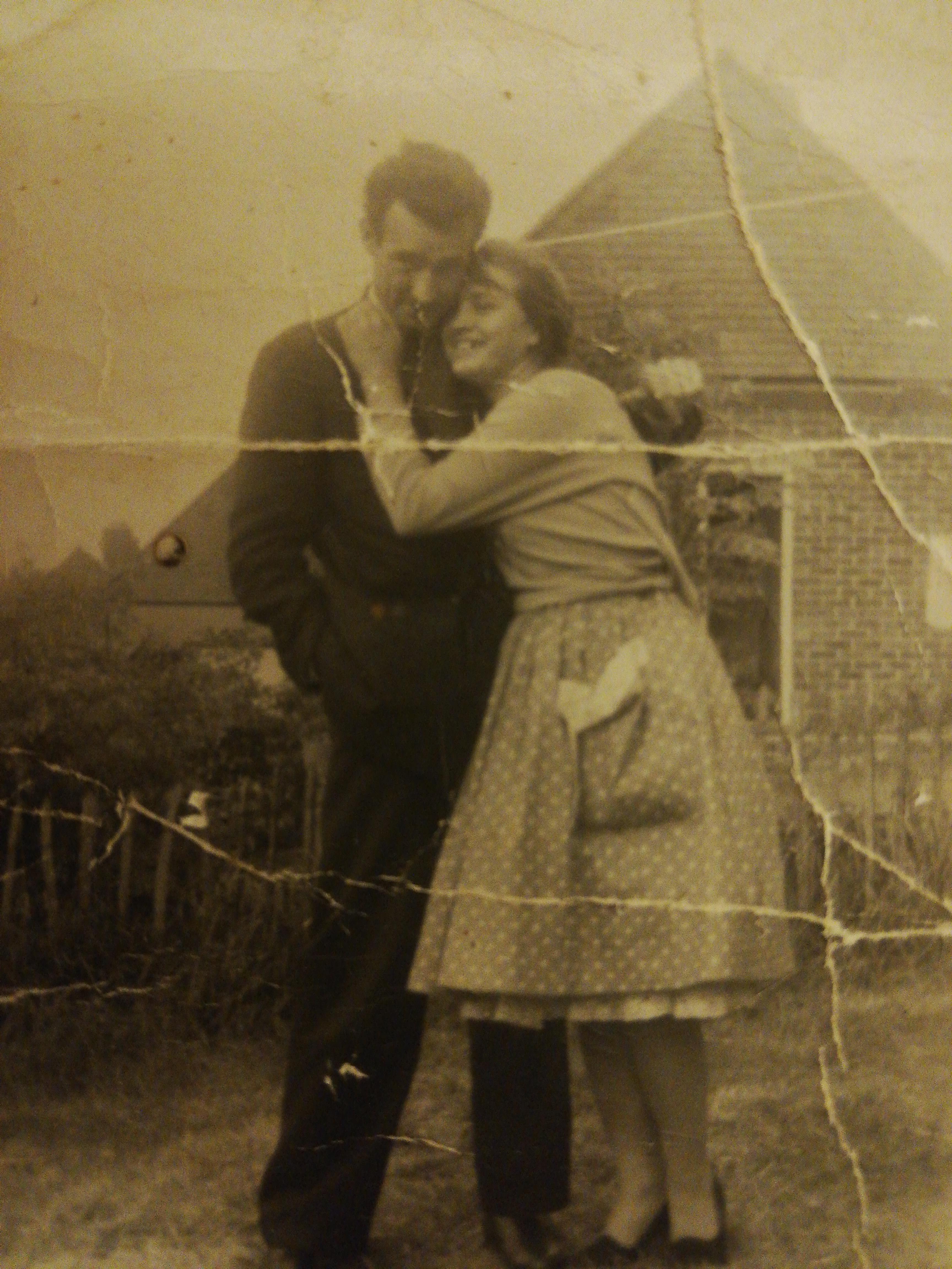 Please could anybody help me to remove the lines from bending on this photograph? Its for my ...