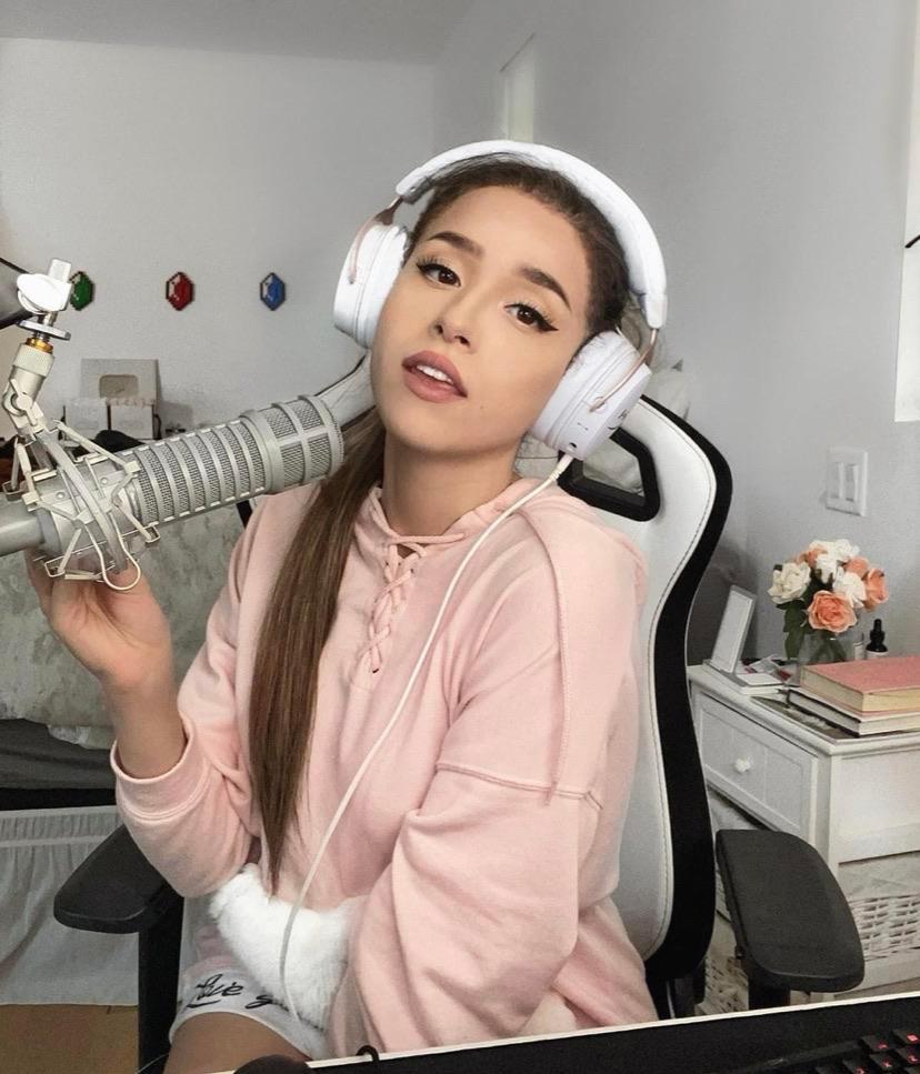 Poki As Grande | Scrolller