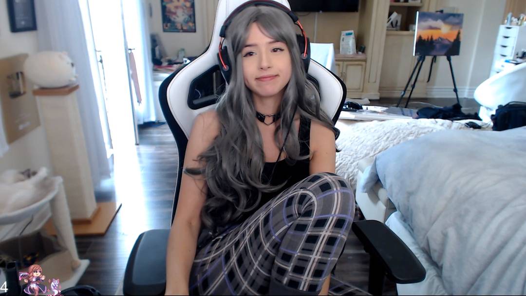 Pokimane Heart choker >///