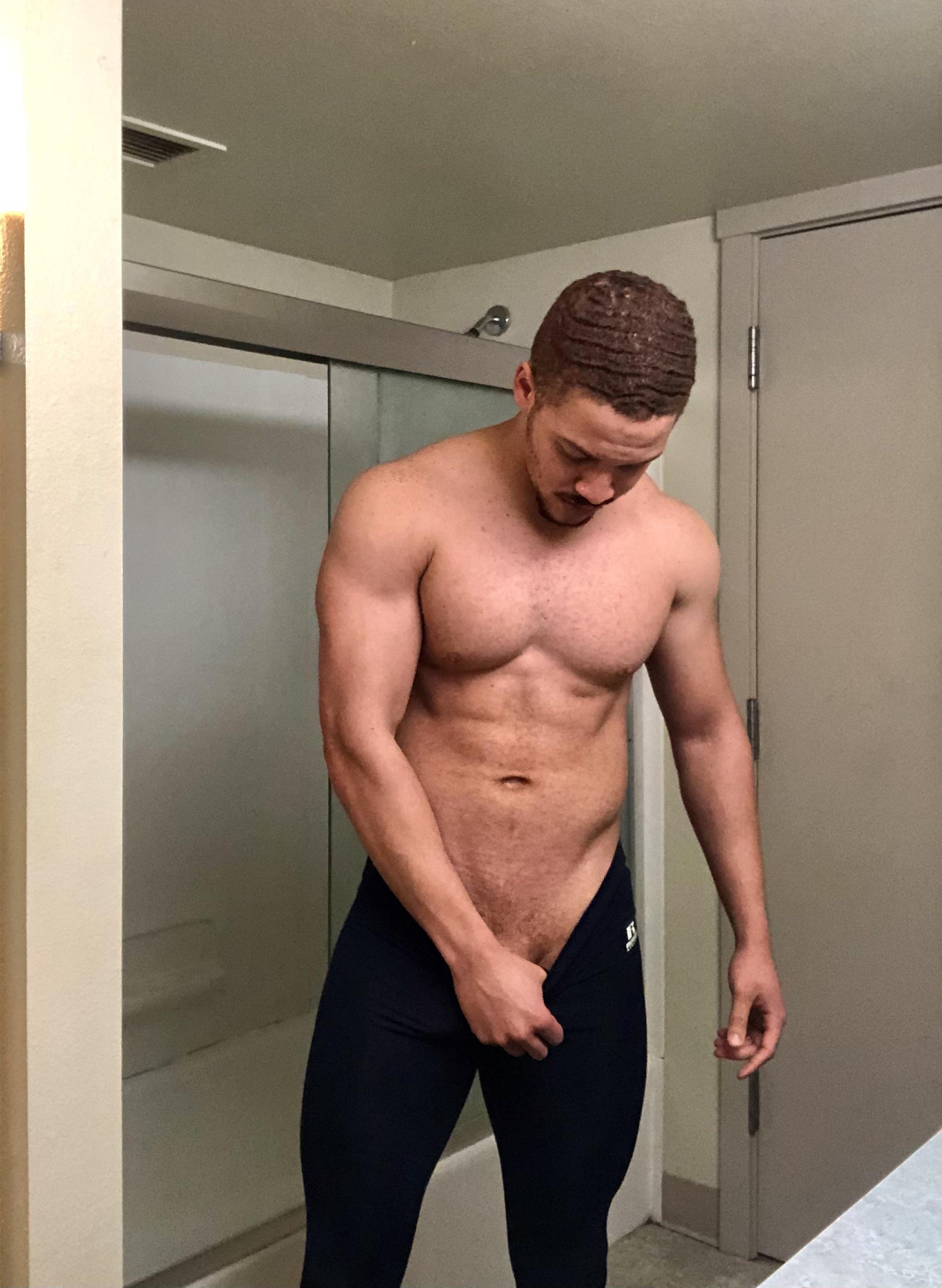 Post workout pump [M] | Scrolller