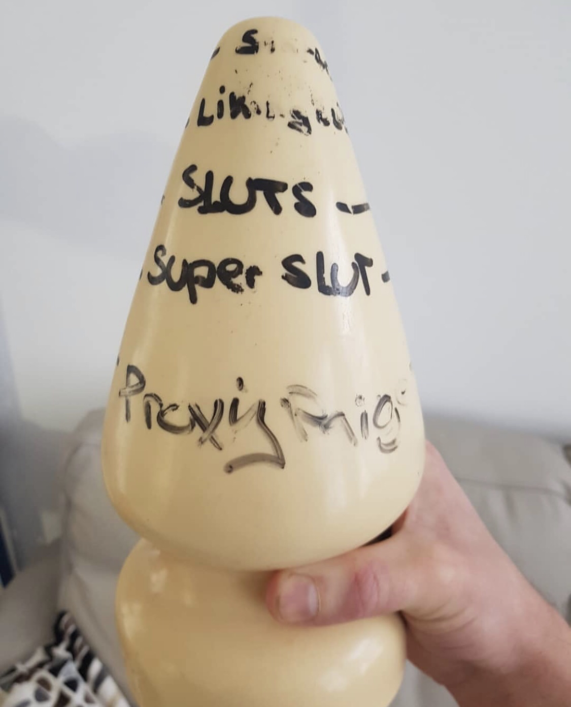 Posted on Instagram by a male performer friend of hers. Definitely accurate. | Scrolller