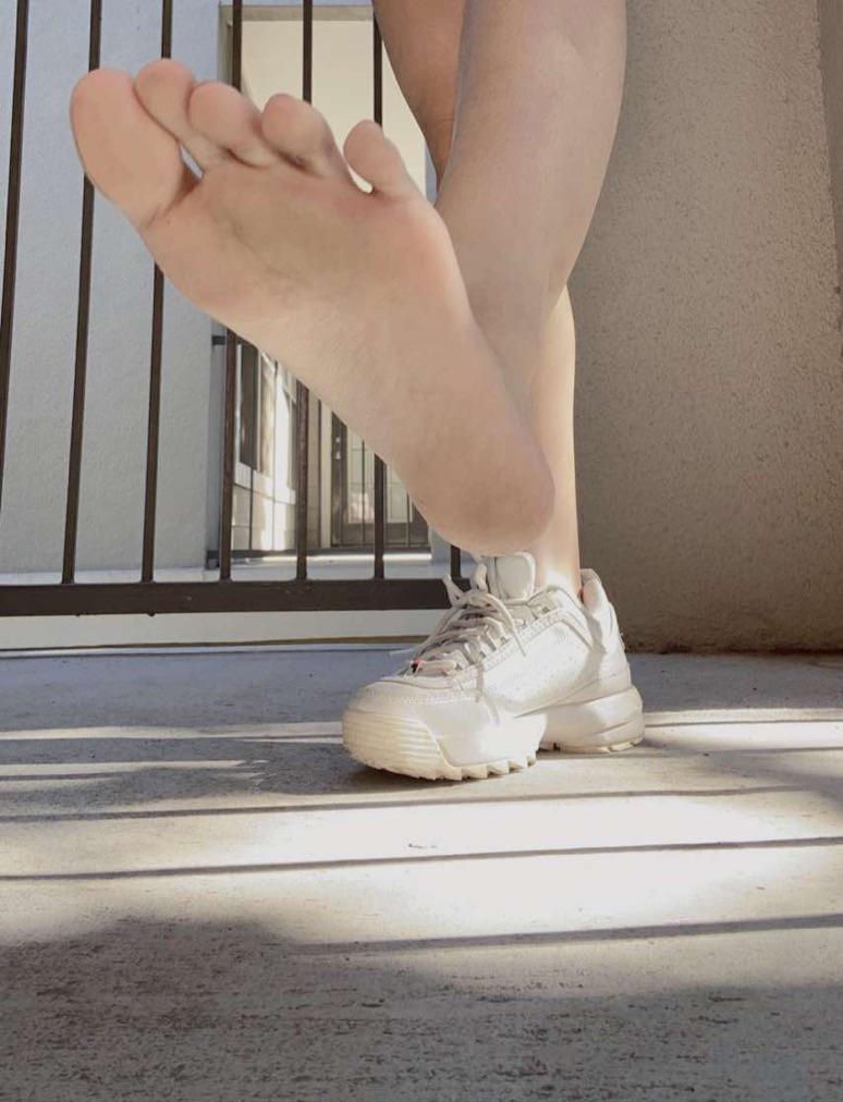 POV IM STEPPING ON YOU!!! dm me 🥰 | Scrolller