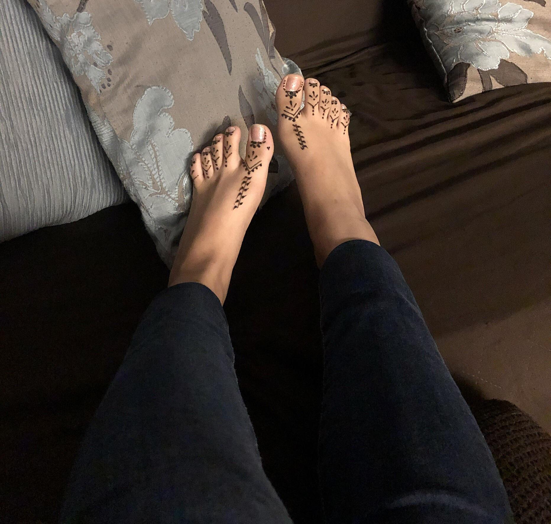 practicing my henna~ wanna help? | Scrolller