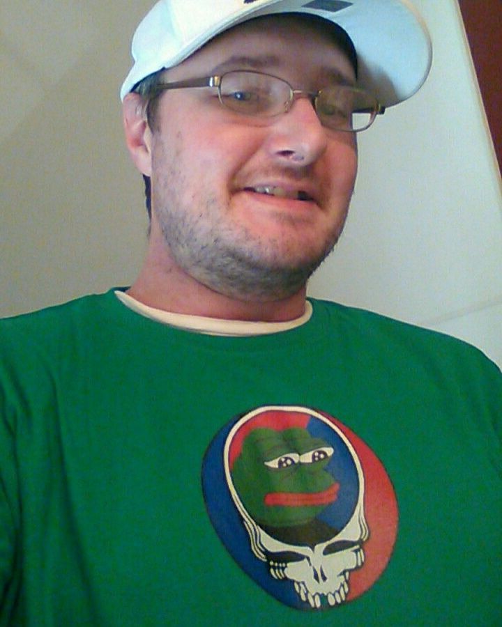 praise kek | Scrolller