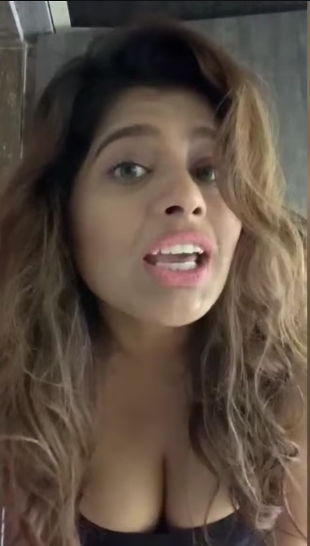 Prajakta Shinde exposing her milky assets | Scrolller