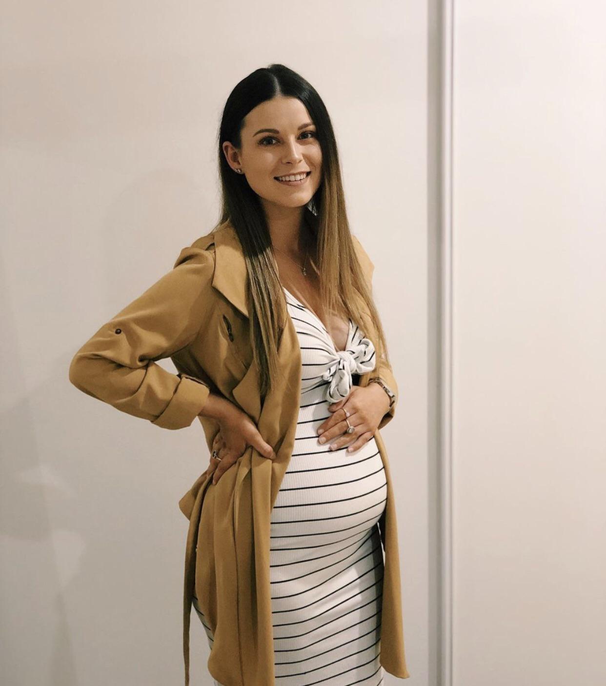 Pregnant Aussie babe 🇦🇺 | Scrolller