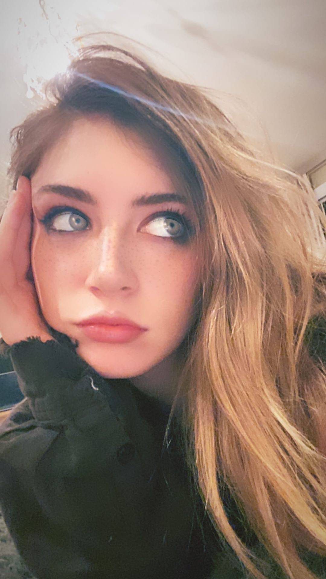 Pretty eyes | Scrolller