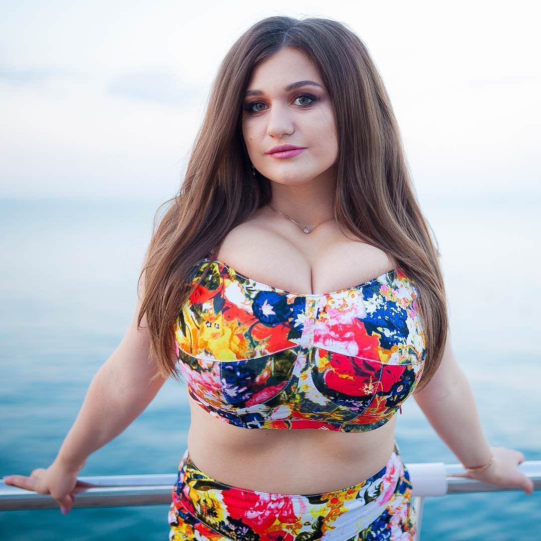 Pretty girl stuffed into a floral bikini | Scrolller