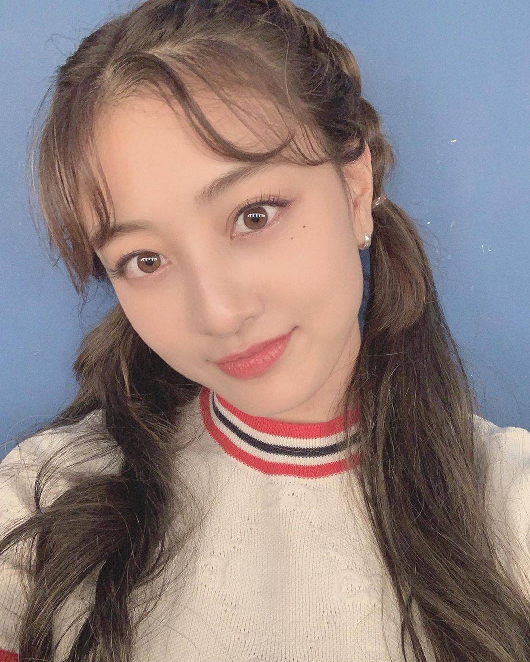 Pretty Jihyo with her moles showing | Scrolller