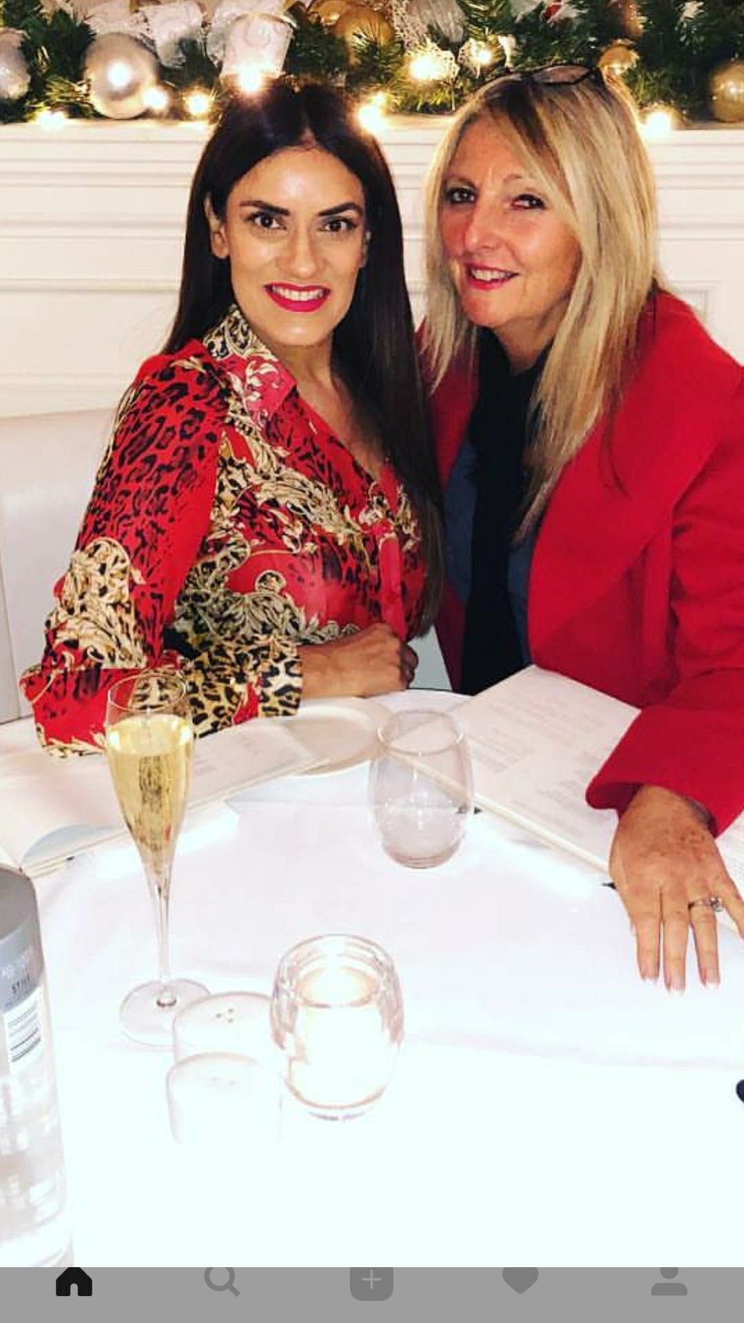 Pretty little thing butter face (on the left) | Scrolller