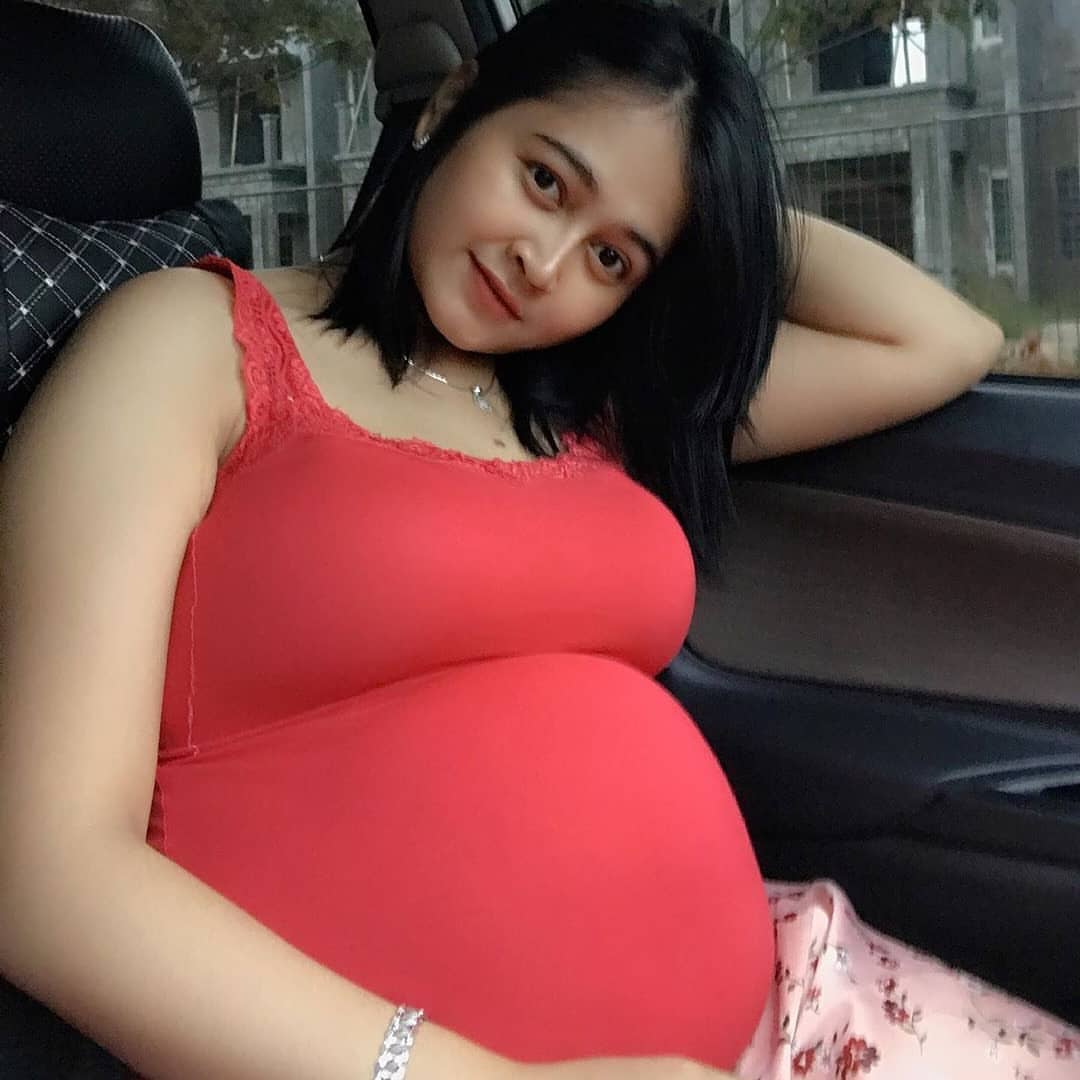 Pretty mommy | Scrolller