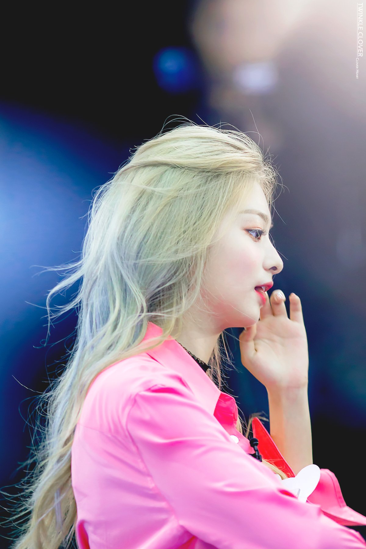 Pretty profile | Scrolller