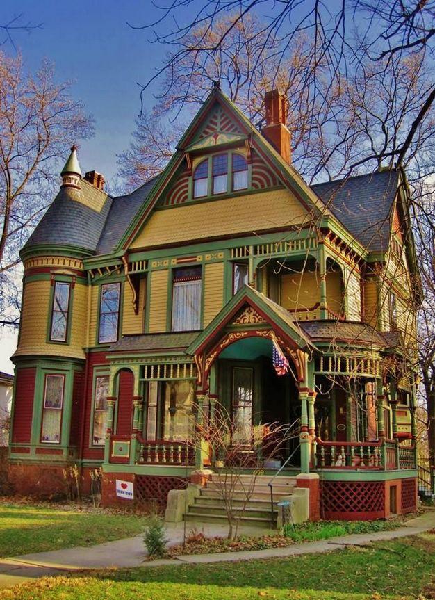 Pretty Victorian House | Scrolller