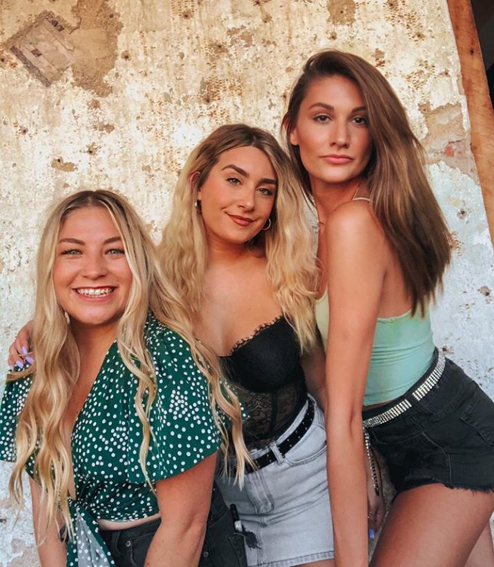 Pretty women | Scrolller