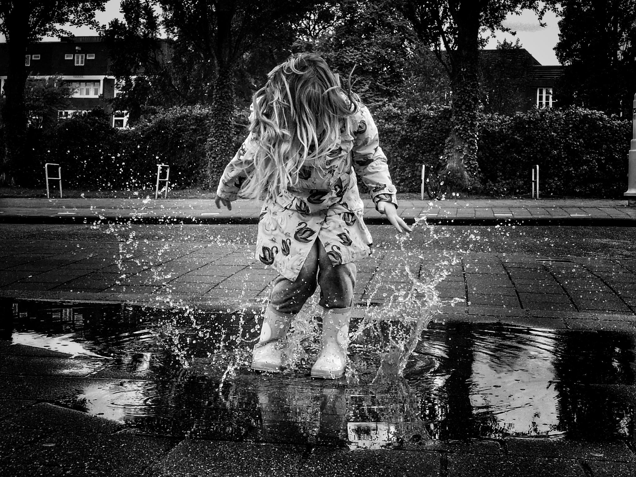 Puddle jumping | Scrolller