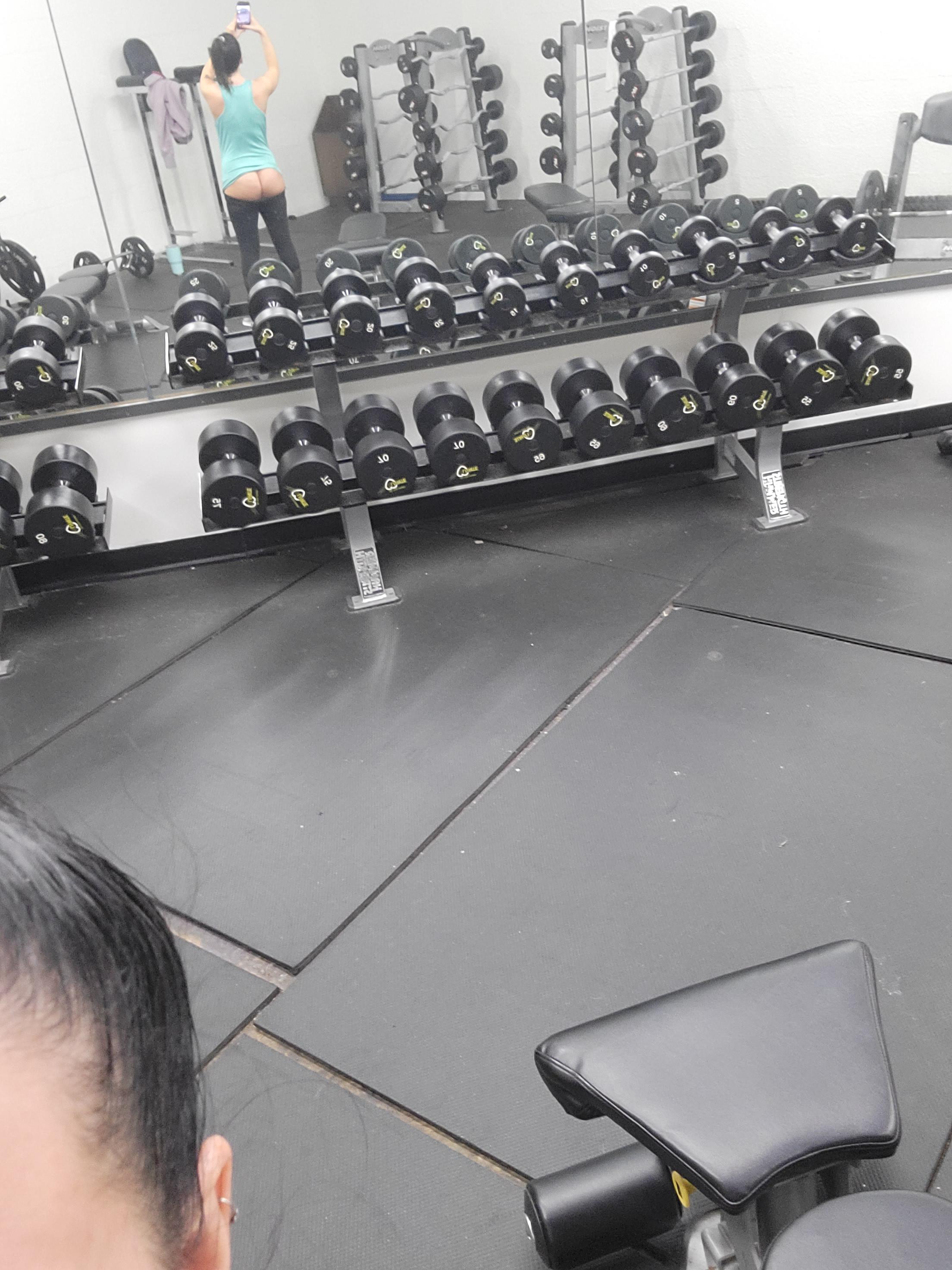 Pure booty after some single leg squats. | Scrolller