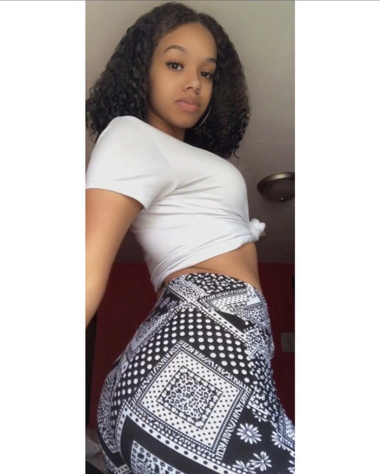 Pyt 🥵 | Scrolller