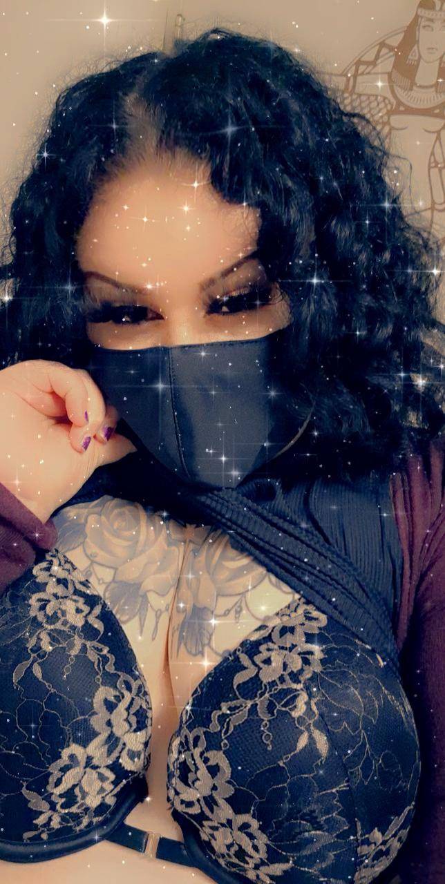 Quarantine cutie 👅 | Scrolller