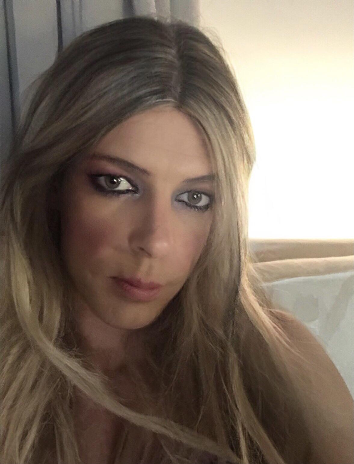 Quite Sunday morning selfie.!💋💋 | Scrolller